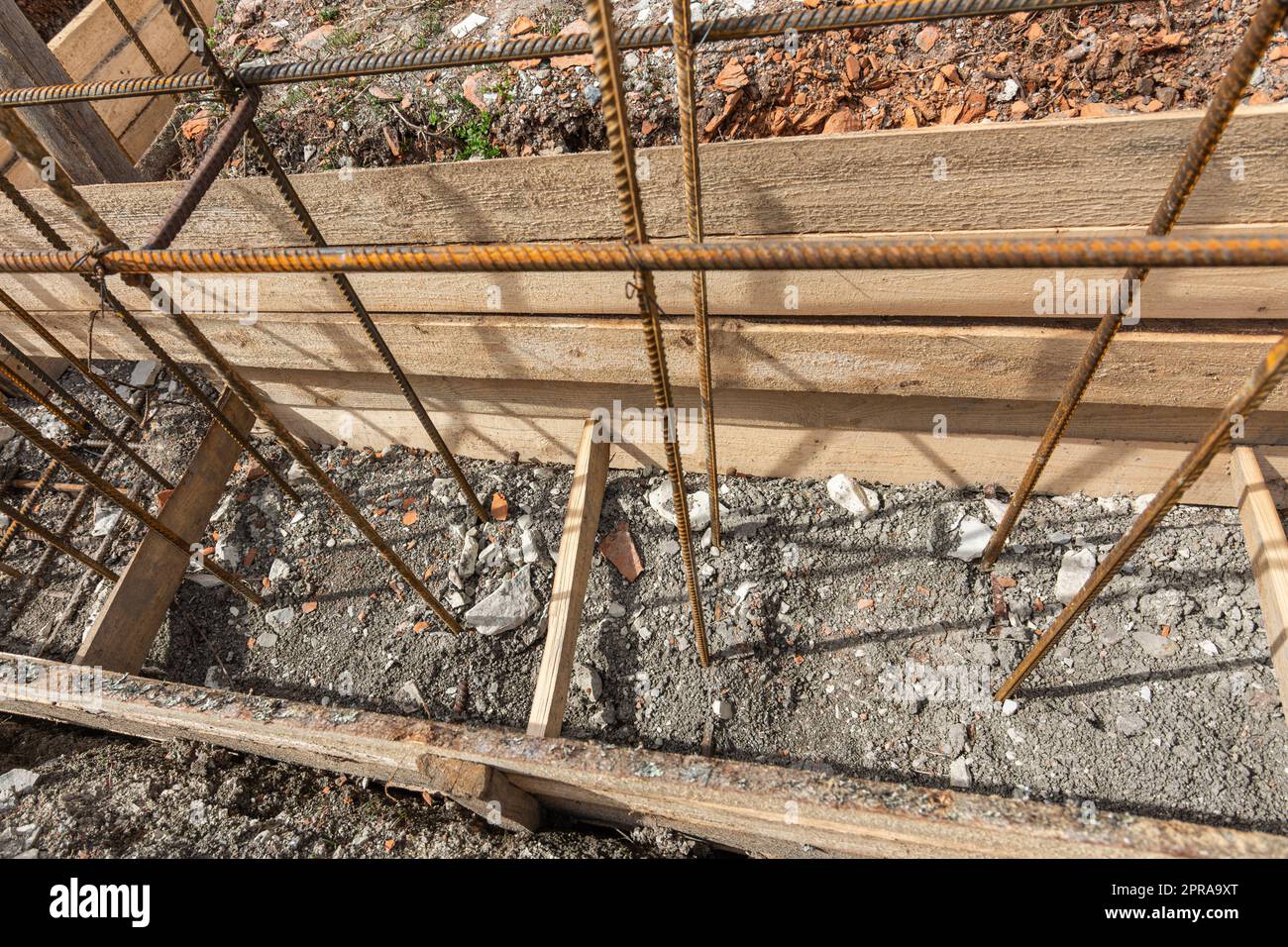 Reinforcement covered with earth during the collapse of the formwork ...