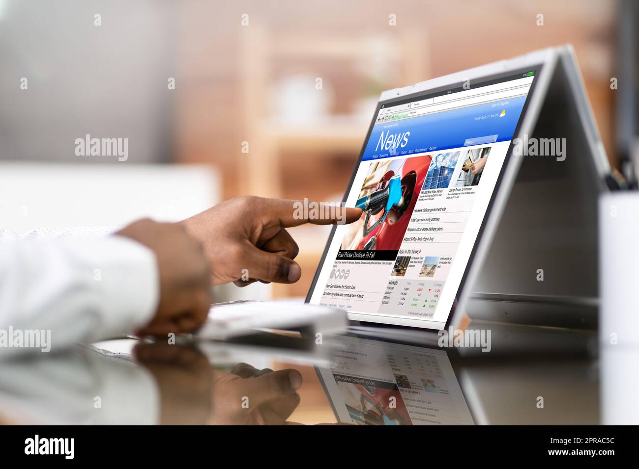 Newspaper website banner hi-res stock photography and images - Alamy