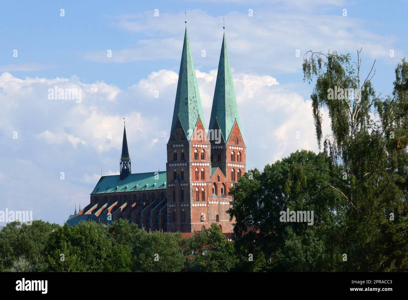 Towers saint marys basilica hi-res stock photography and images - Alamy