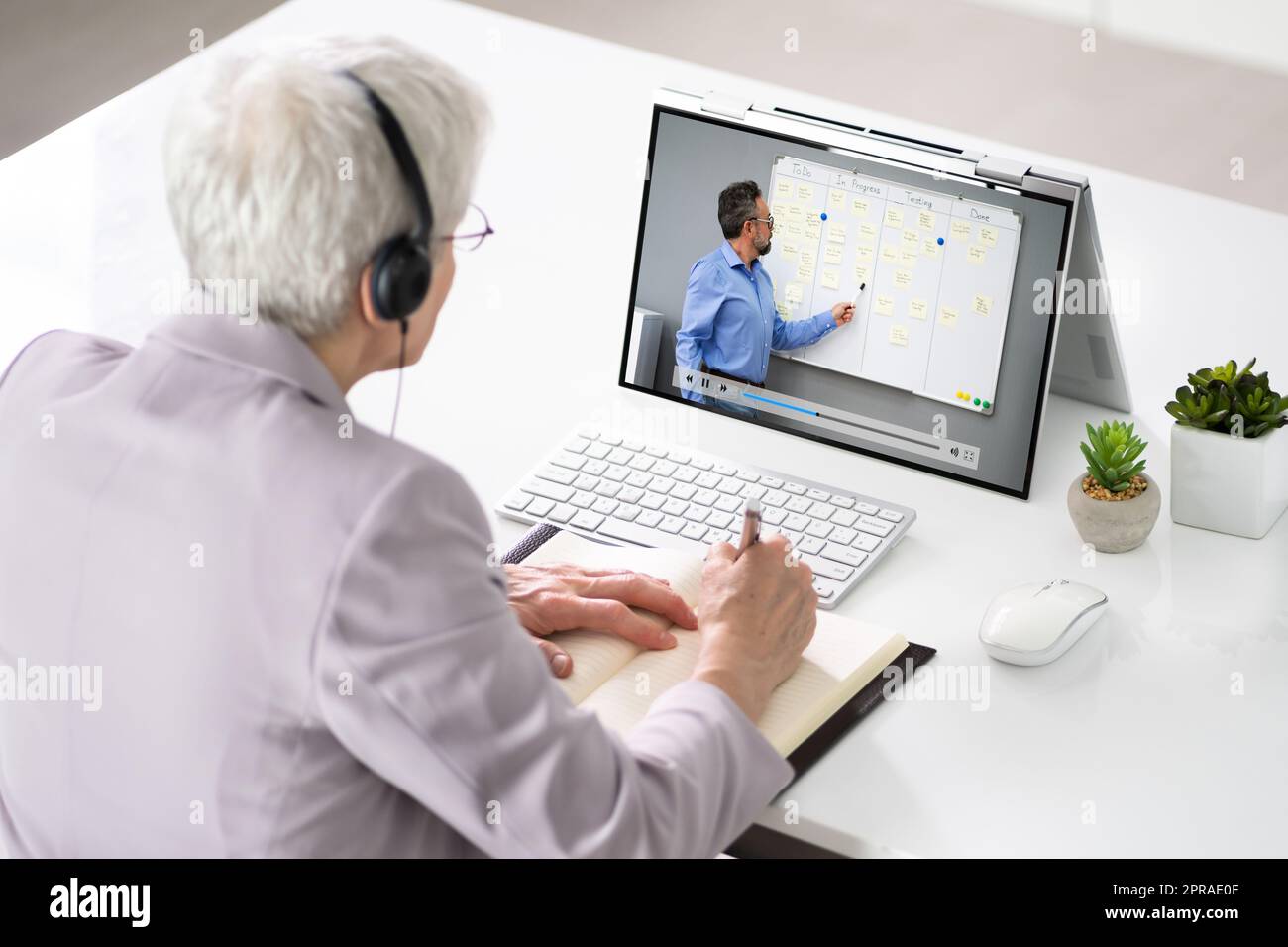 Coaching session hi-res stock photography and images - Alamy