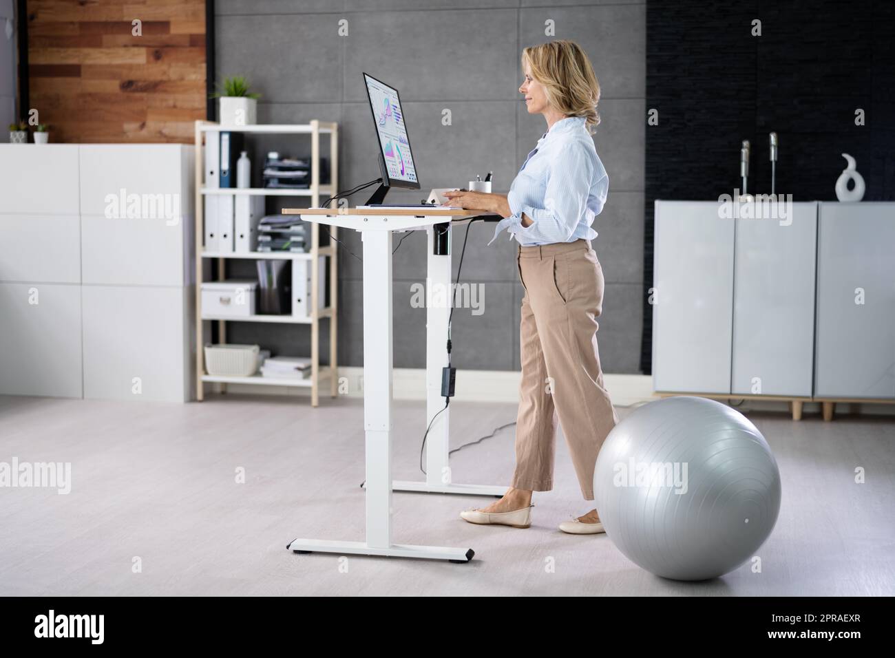 Woman good posture standing hi-res stock photography and images - Alamy