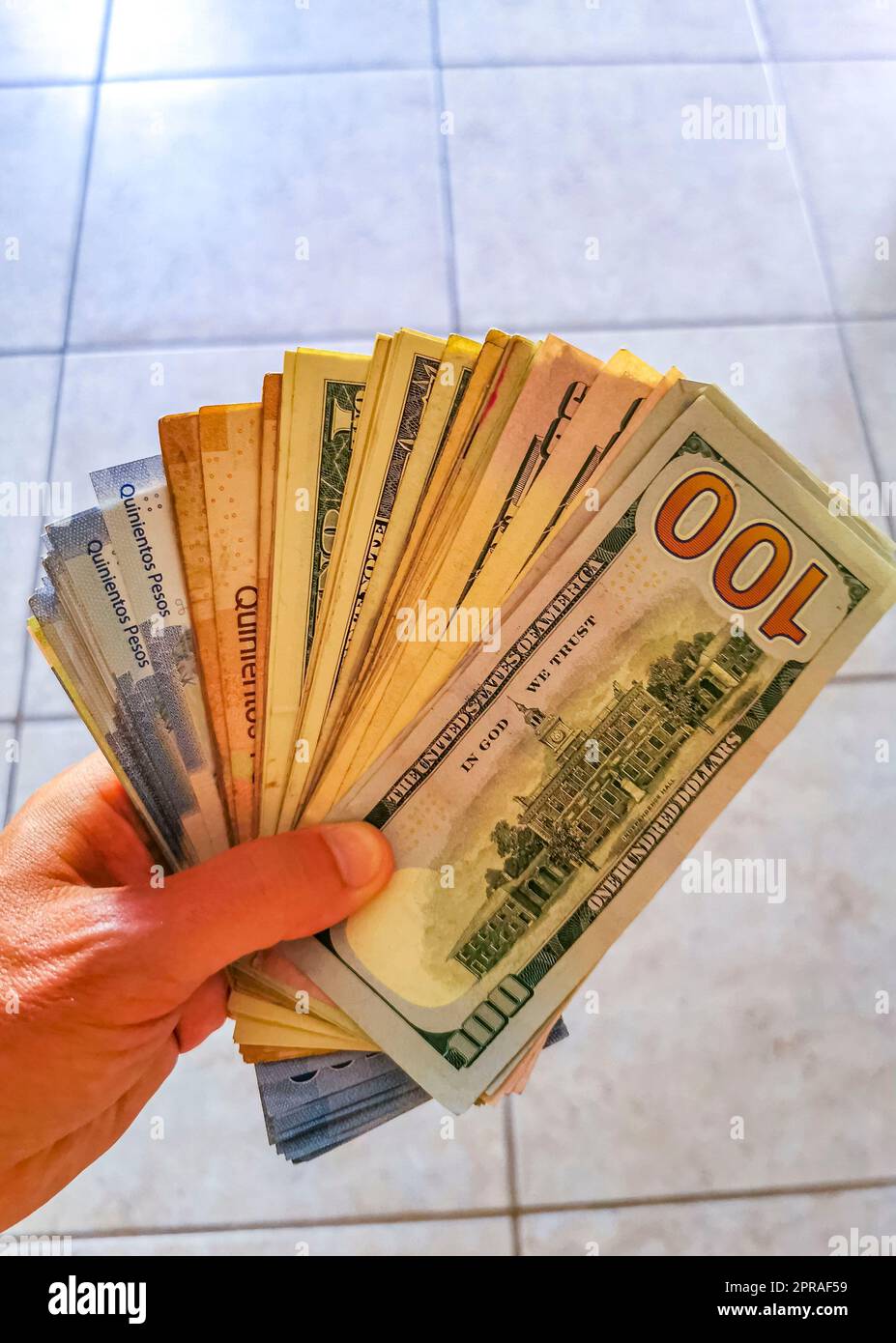 US dollar banknotes in hand from the United States Stock Photo - Alamy