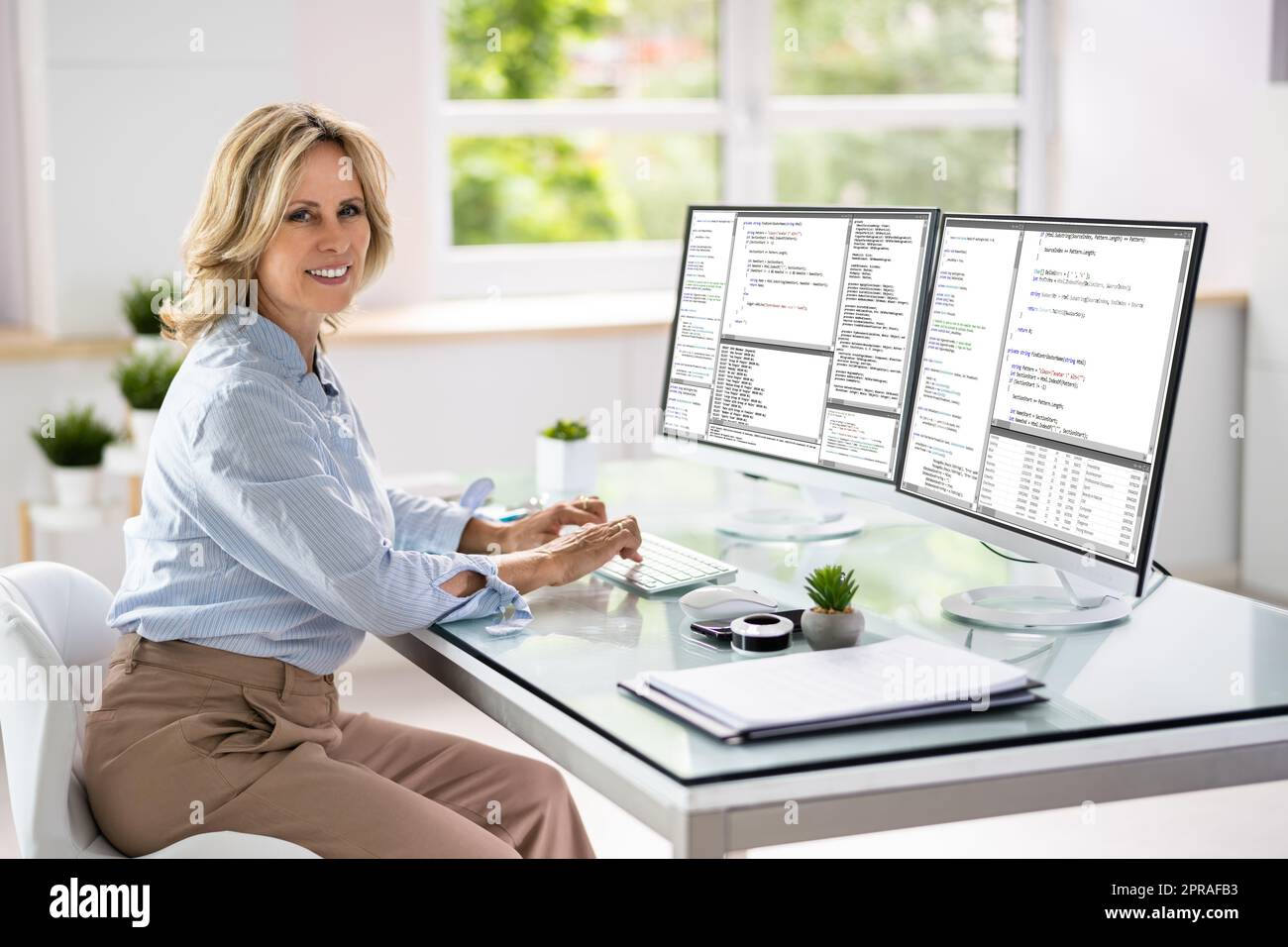 Programmer Woman Coding Stock Photo - Alamy Programmer Woman Coding Stock Photo - Alamy