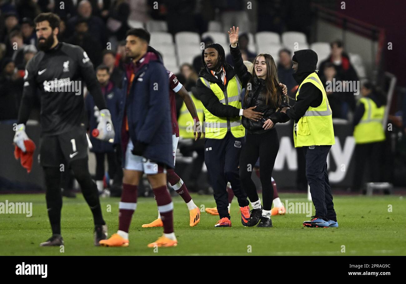 London, UK. 26th Apr, 2023. A pitch invader is caught by security ...