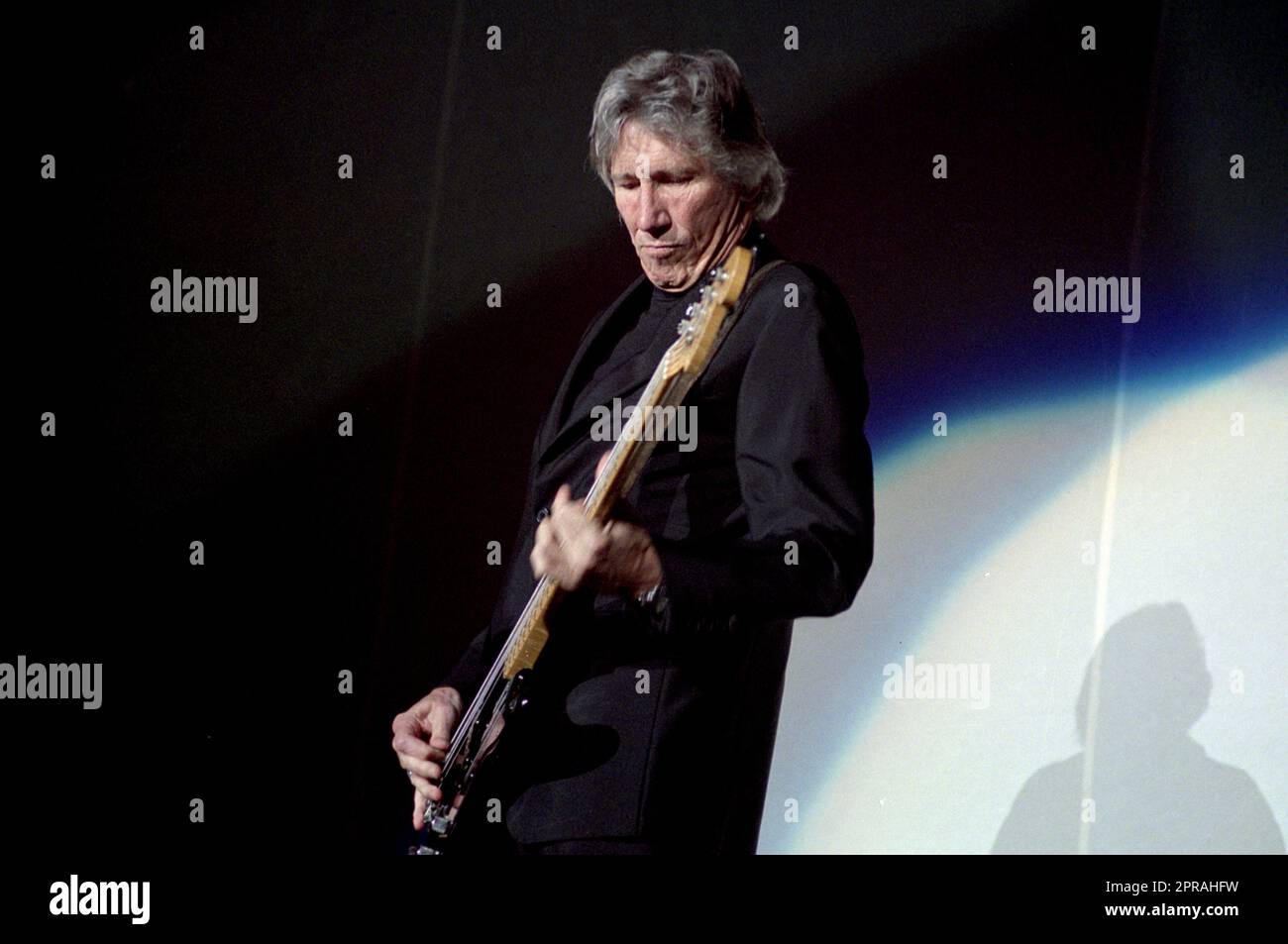 Roger waters images 2002 hi-res stock photography and images - Alamy