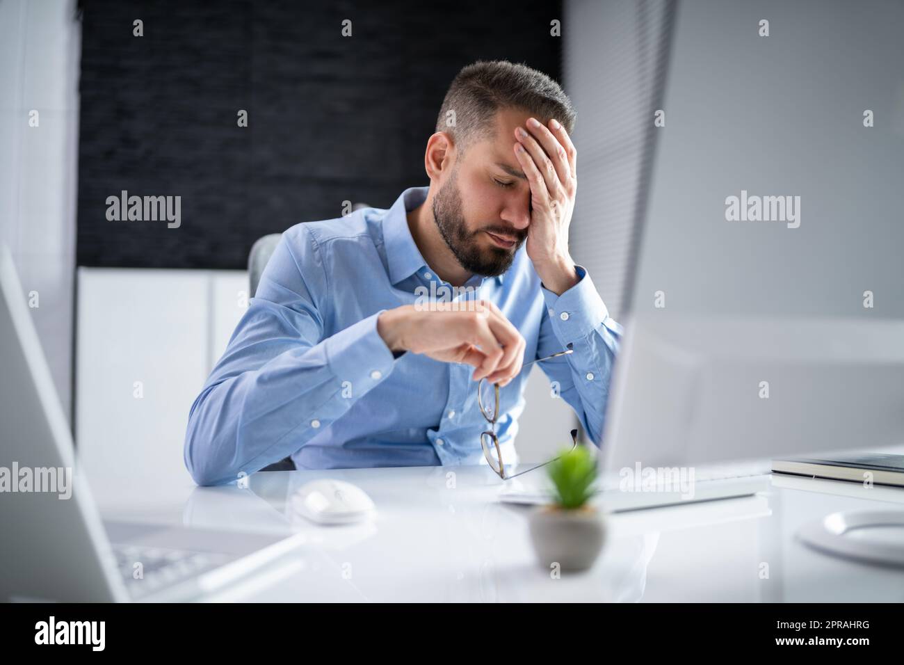 Sick business employee worker hi-res stock photography and images - Alamy