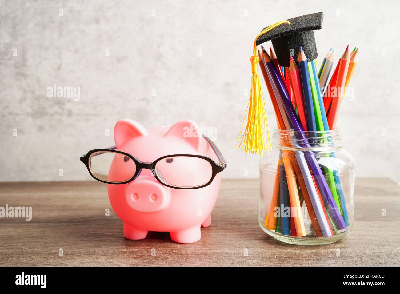 World globe graduation cap diploma hi-res stock photography and images ...