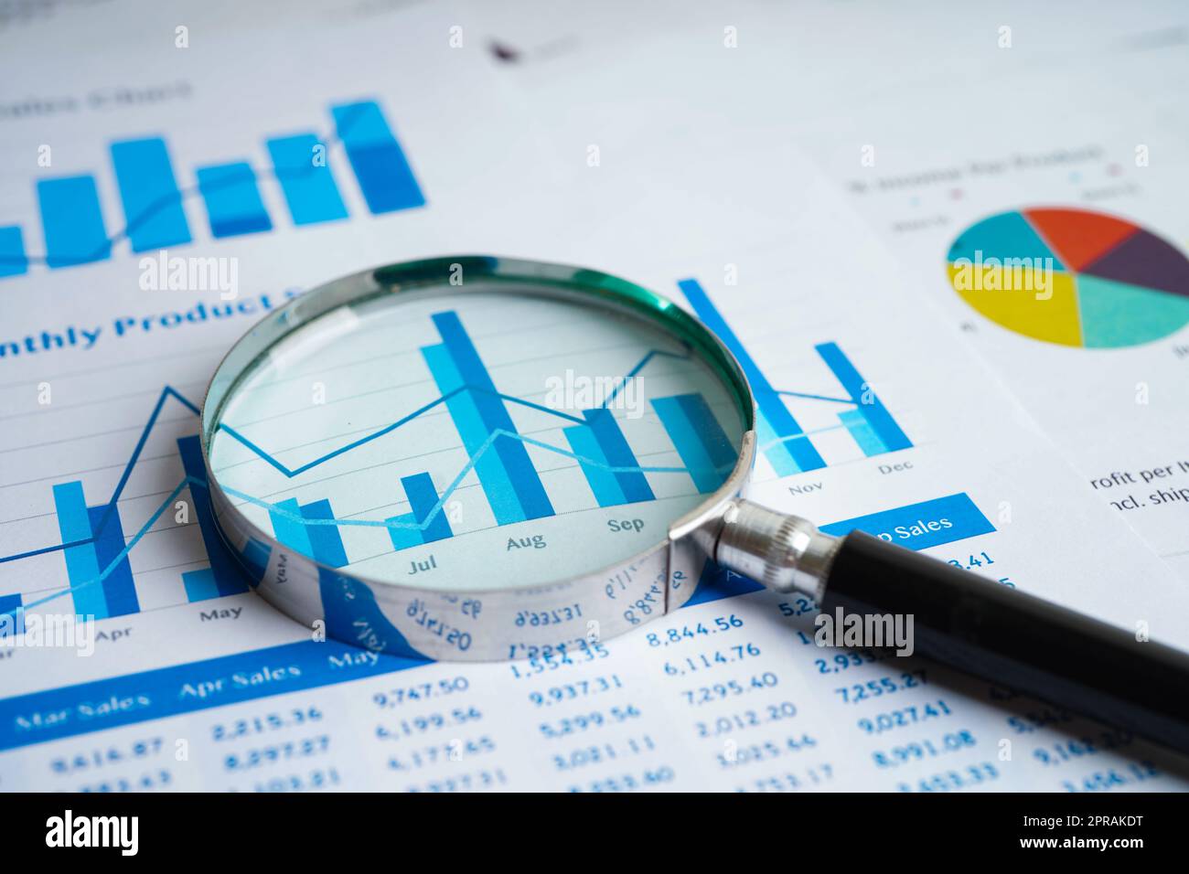 Magnifying glass on bar chart hi-res stock photography and images - Alamy