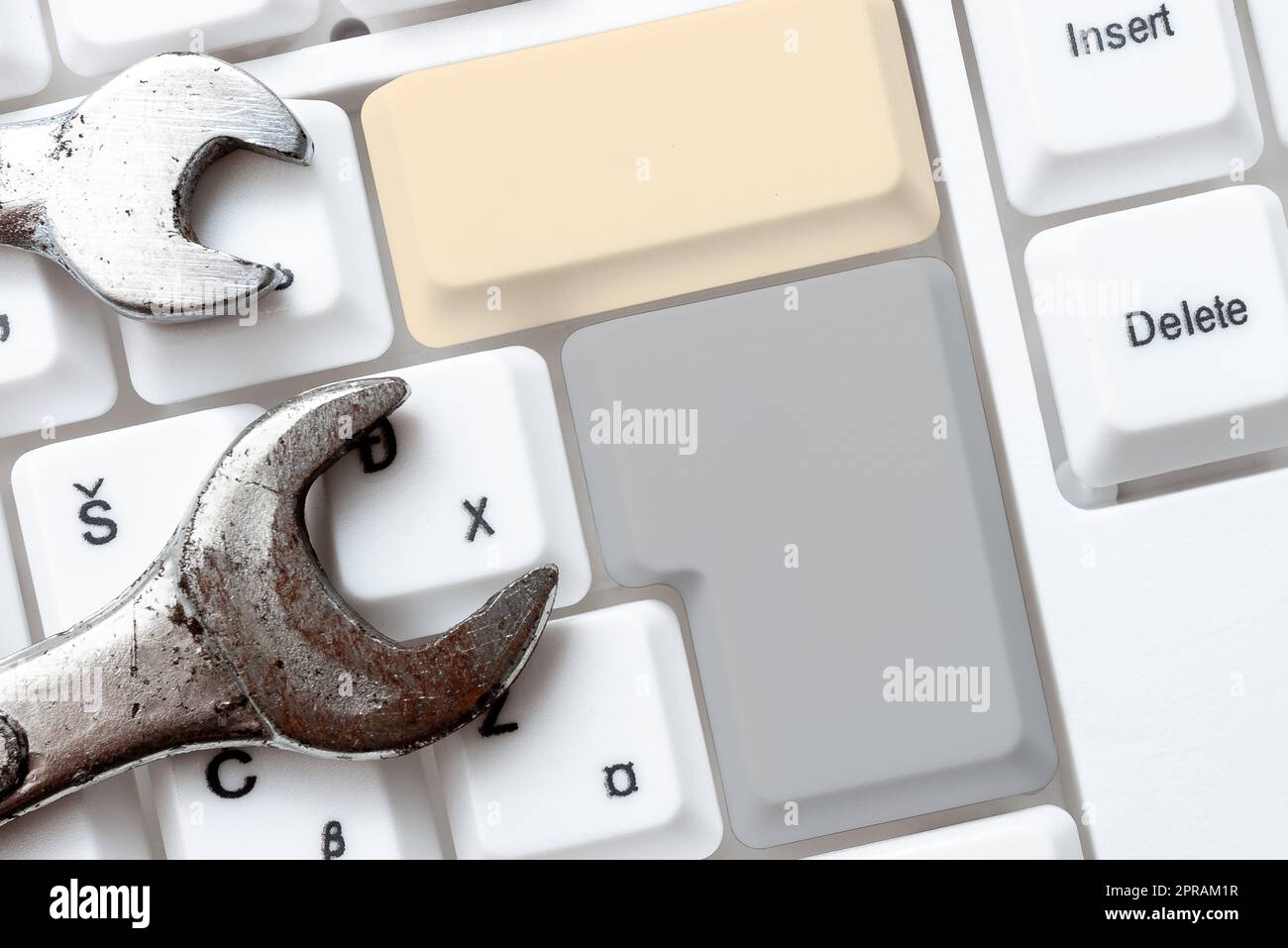 Typing website descriptions hi-res stock photography and images - Alamy