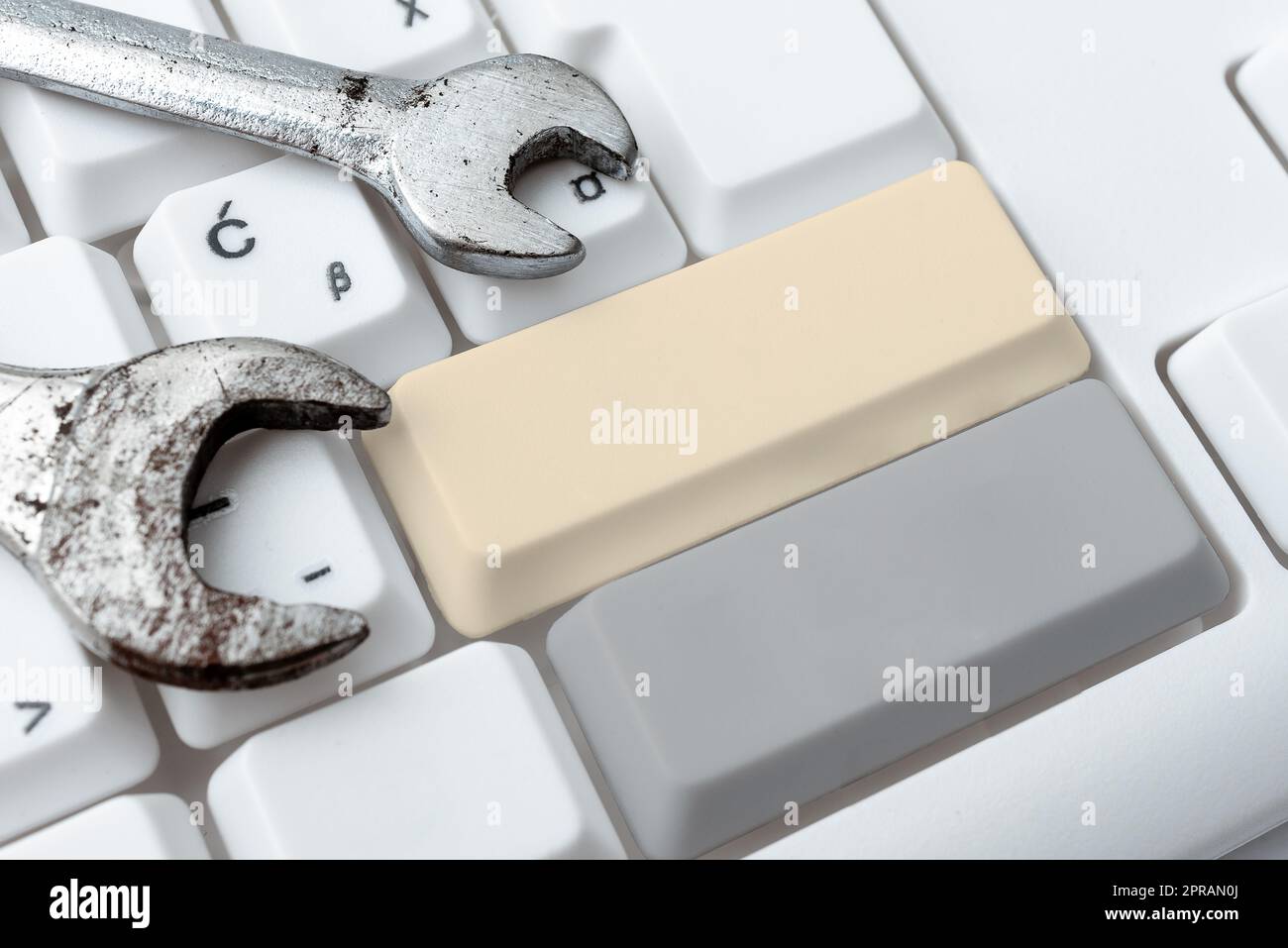 Typing website descriptions hi-res stock photography and images - Alamy