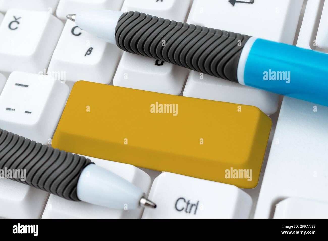 Typing website descriptions hi-res stock photography and images - Alamy