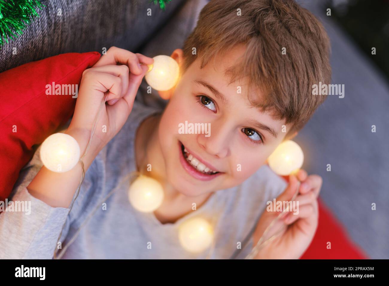 Child at christmas hi-res stock photography and images - Alamy