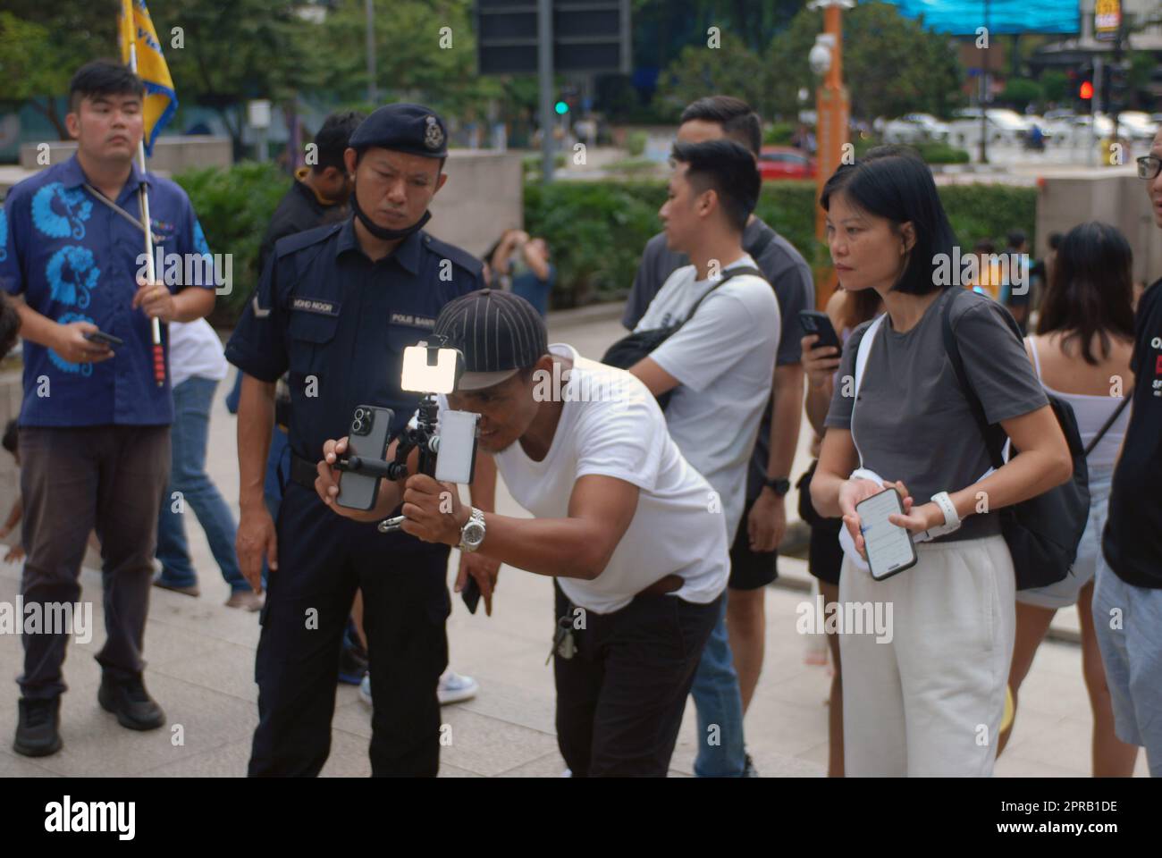 Tourists queue to take photographs of the Petronas Towers, Kuala Lumpur, Malaysia Stock Photo ...