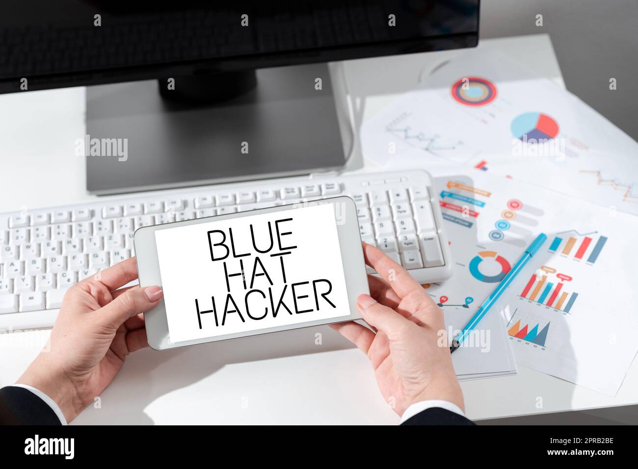Ransomware desk hi-res stock photography and images - Alamy