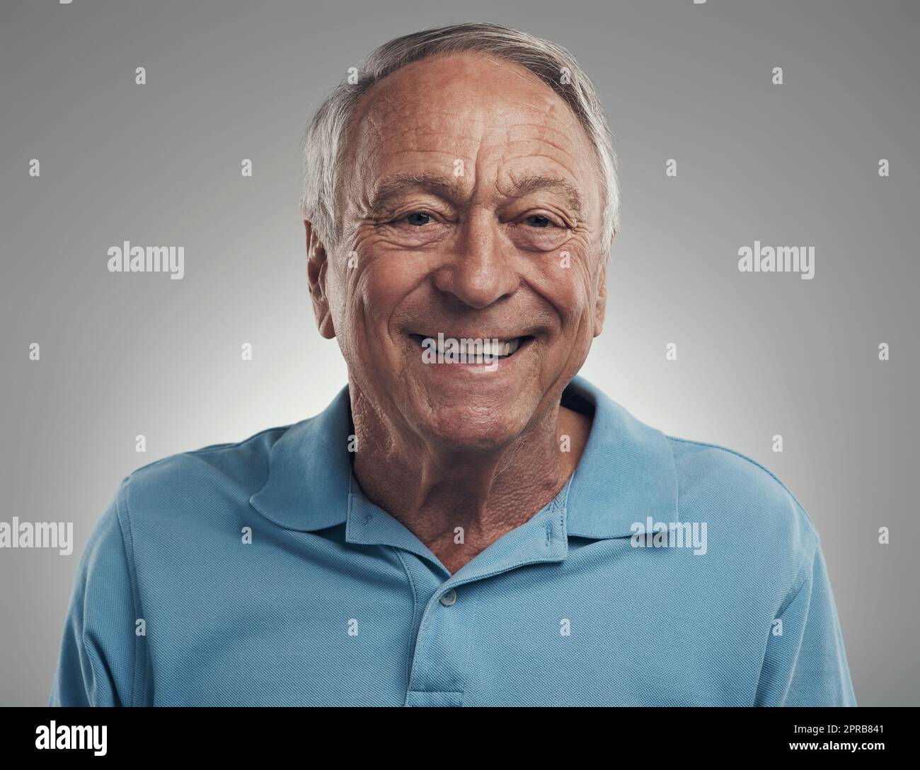 Old man grey hair smiling hi-res stock photography and images - Alamy