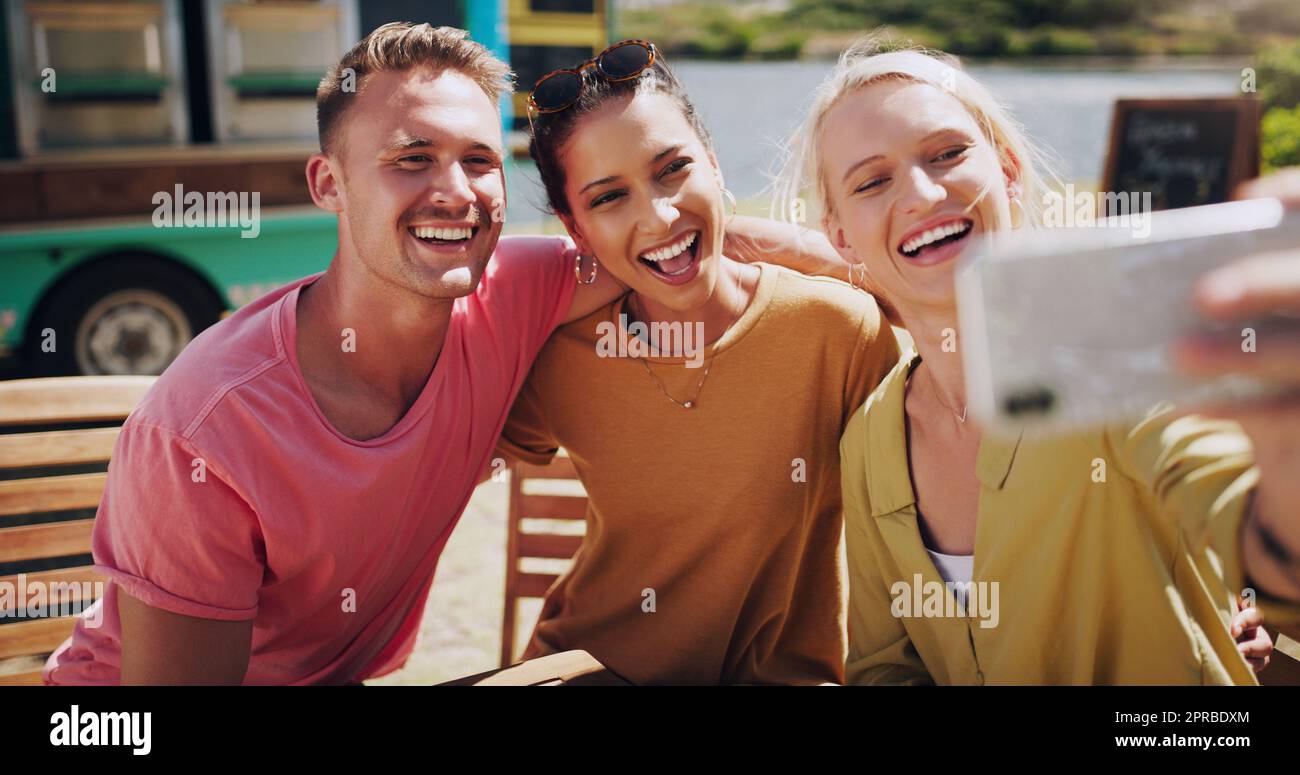 Real photos, friends hi-res stock photography and images - Alamy