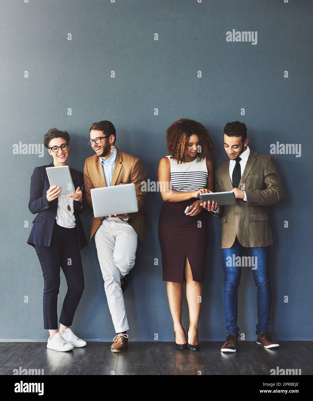 Team collaborating hi-res stock photography and images - Alamy