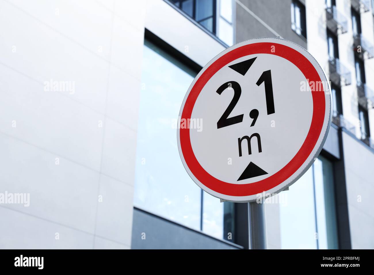 Traffic sign Height limit near modern building Stock Photo - Alamy