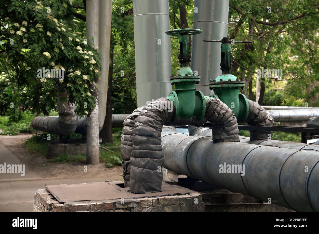 Valve wheel pipe pipes hi-res stock photography and images - Alamy