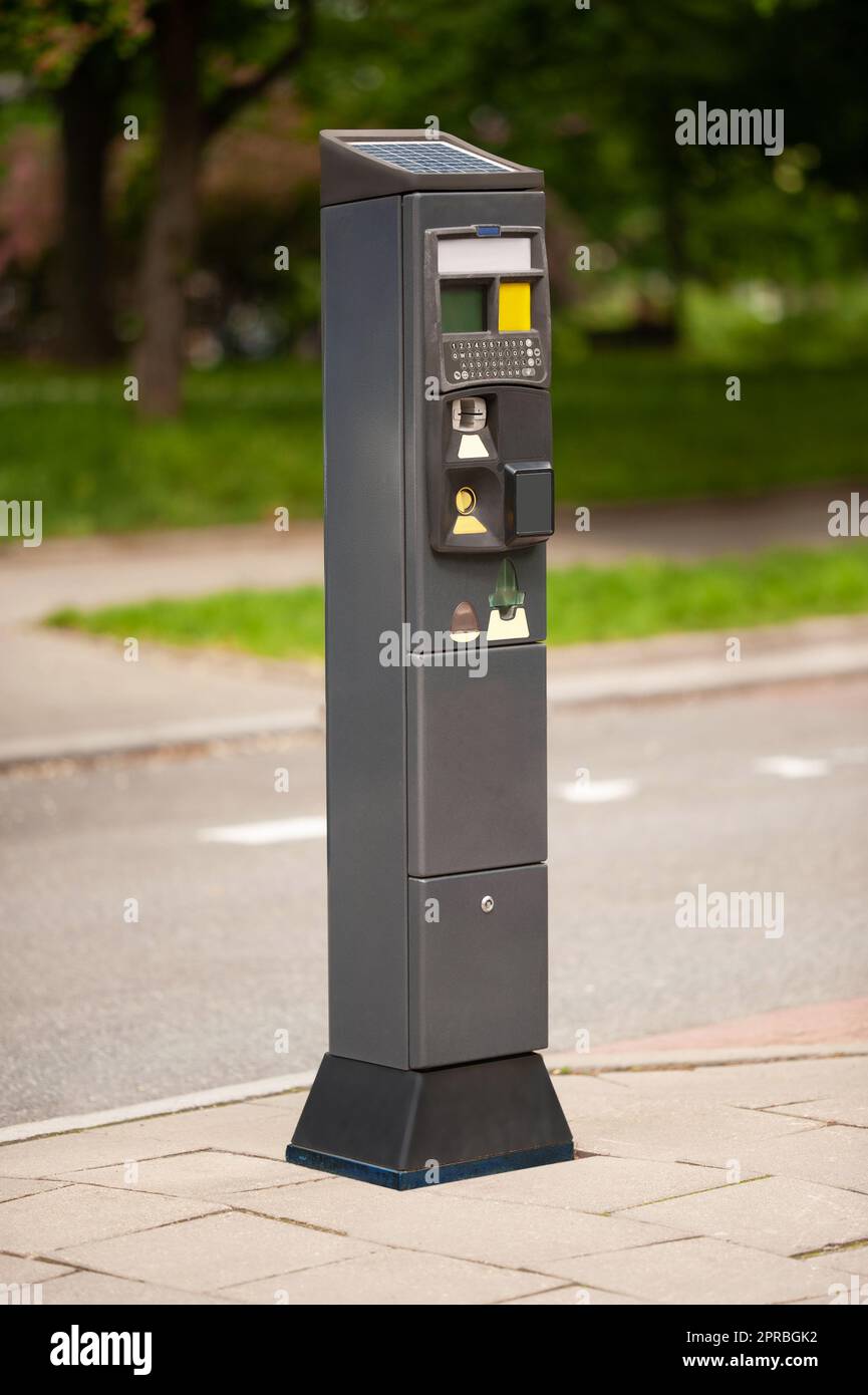 Parking meter on city street, Modern device Stock Photo - Alamy