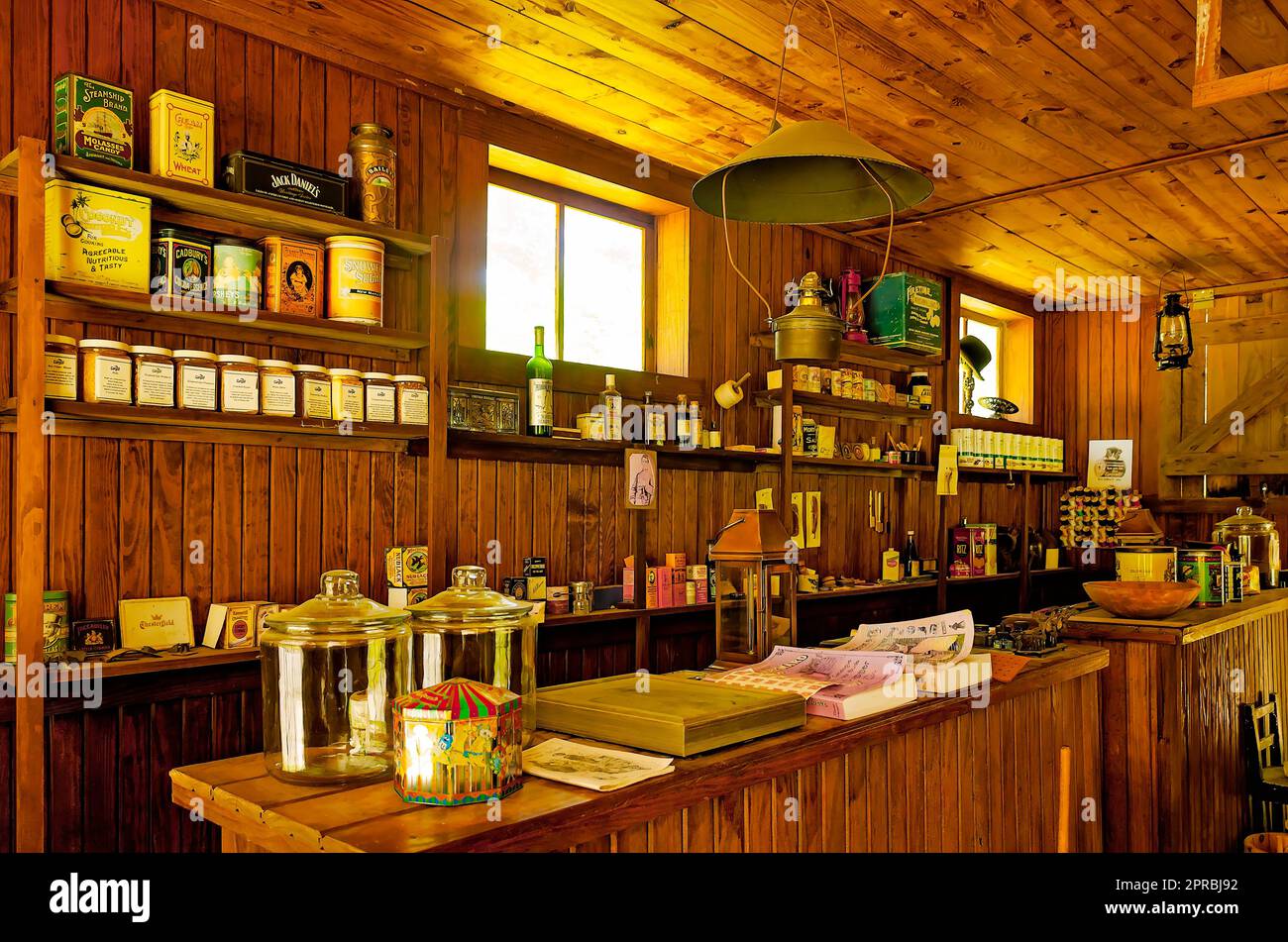 Vintage general store interior hi-res stock photography and images - Alamy