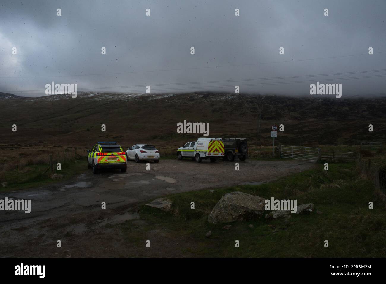 Range rover wales hi-res stock photography and images - Alamy