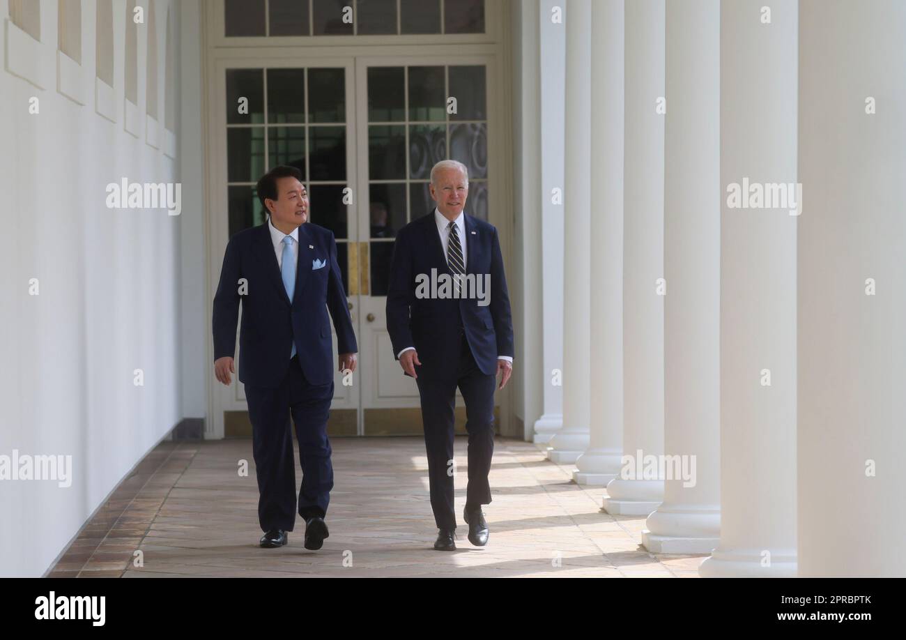 West wing colonnade hi-res stock photography and images - Alamy