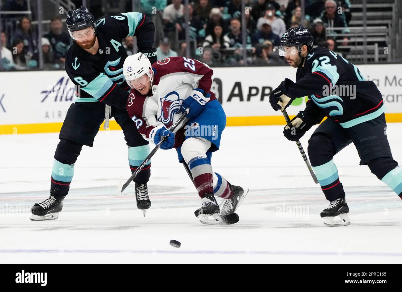 Colorado Avalanche right wing Logan O'Connor (25) passes in front of ...