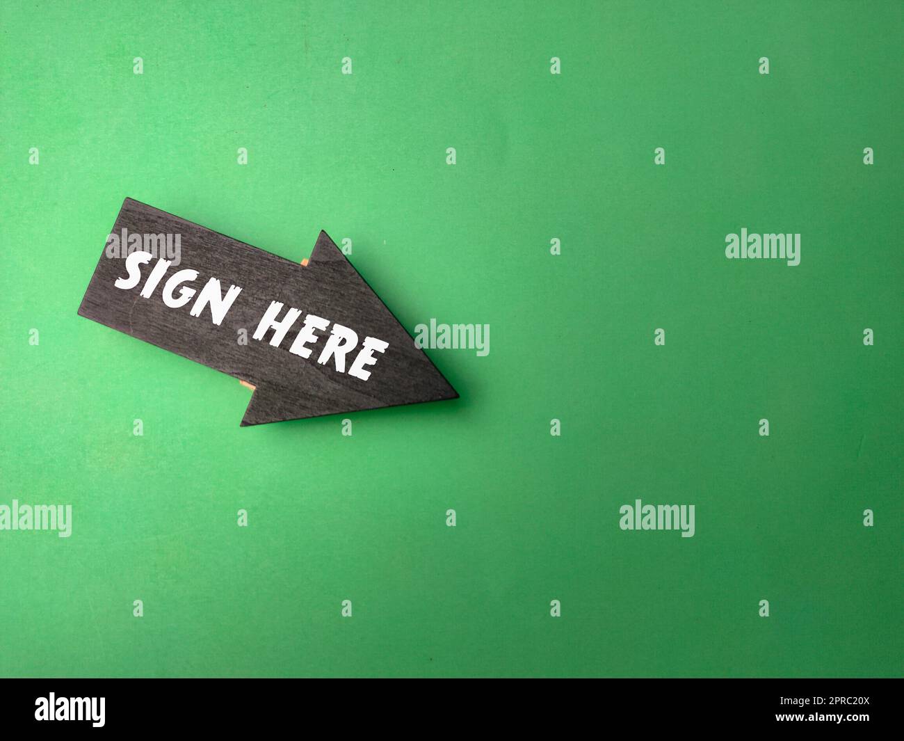 Arrow sign board with the word SIGN HERE on green background Stock ...