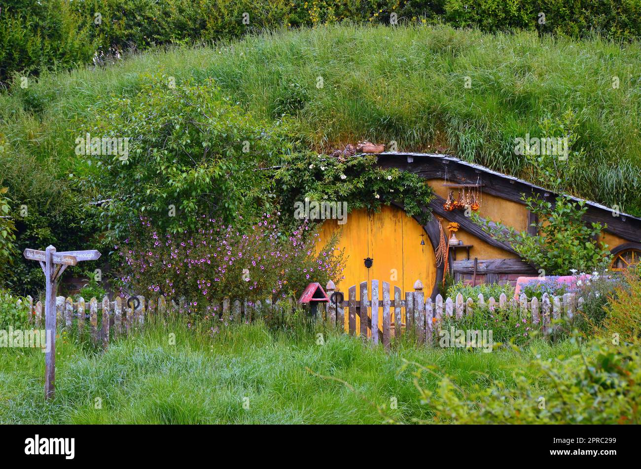 Hobbiton Movie Set and Hobbiton Homes in New Zealand Stock Photo - Alamy