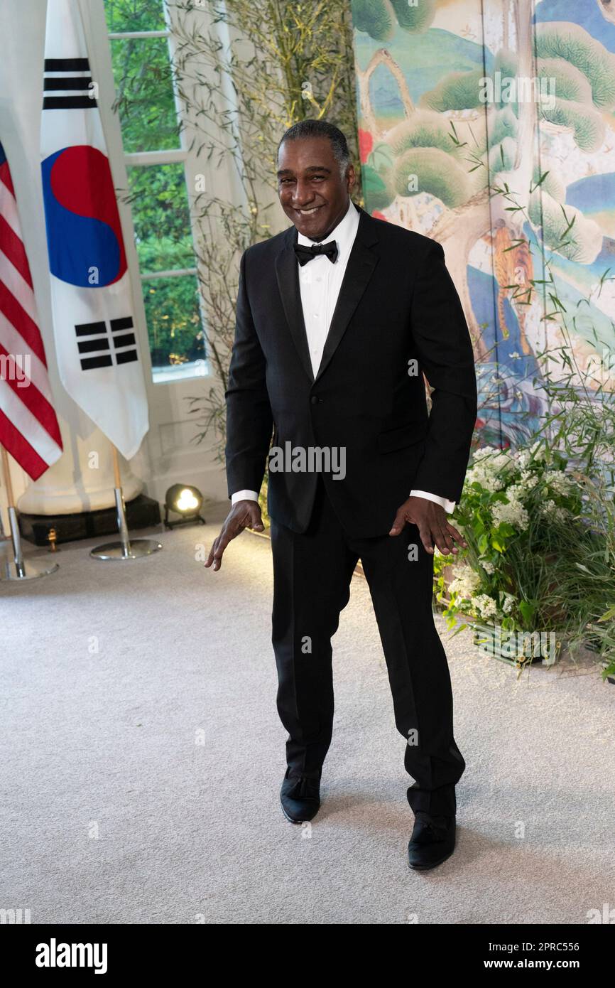 Singer and Actor Norm Lewis arrives for a dinner hosted by United ...