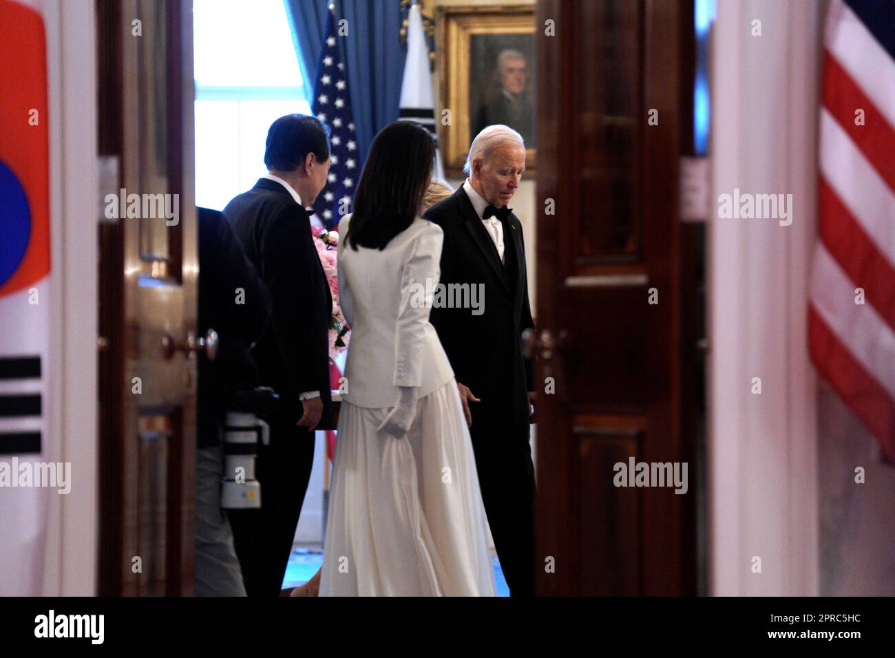U.S. President Joe Biden and first lady Jill Biden welcome South Korean ...