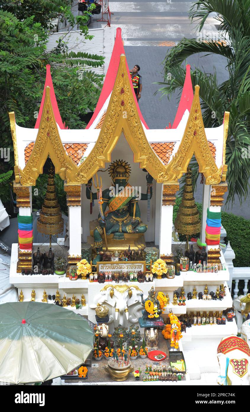 The Phra Indra Shrine in Chid Lom, Bangkok, Thailand Stock Photo - Alamy