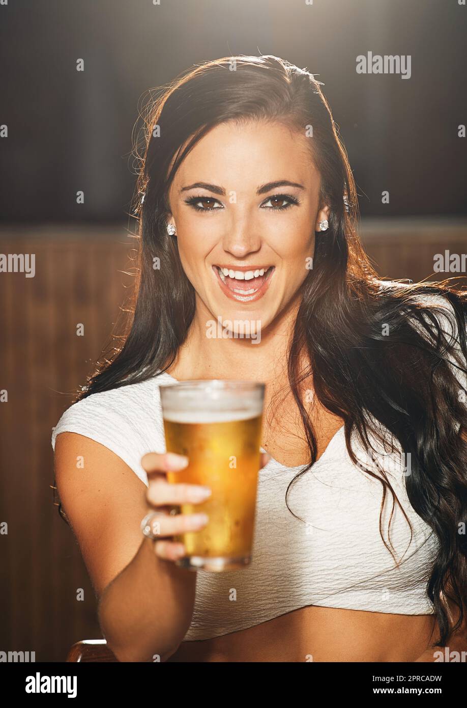 Pretty woman in bar drinking beer hi-res stock photography and images ...