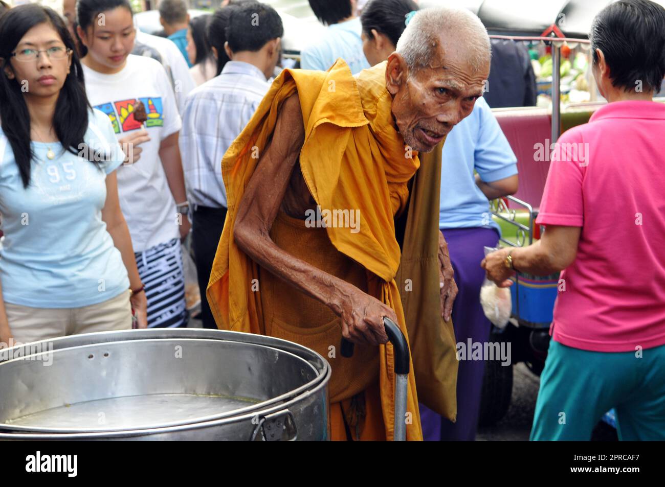 Old buddhist monk hi-res stock photography and images - Alamy