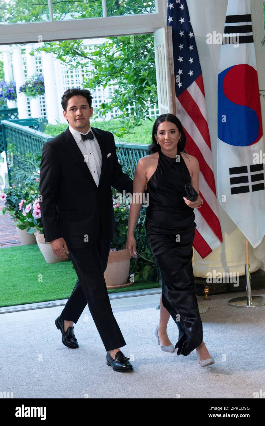 Washington, Vereinigte Staaten. 26th Apr, 2023. Jacob Snow and Ms ...