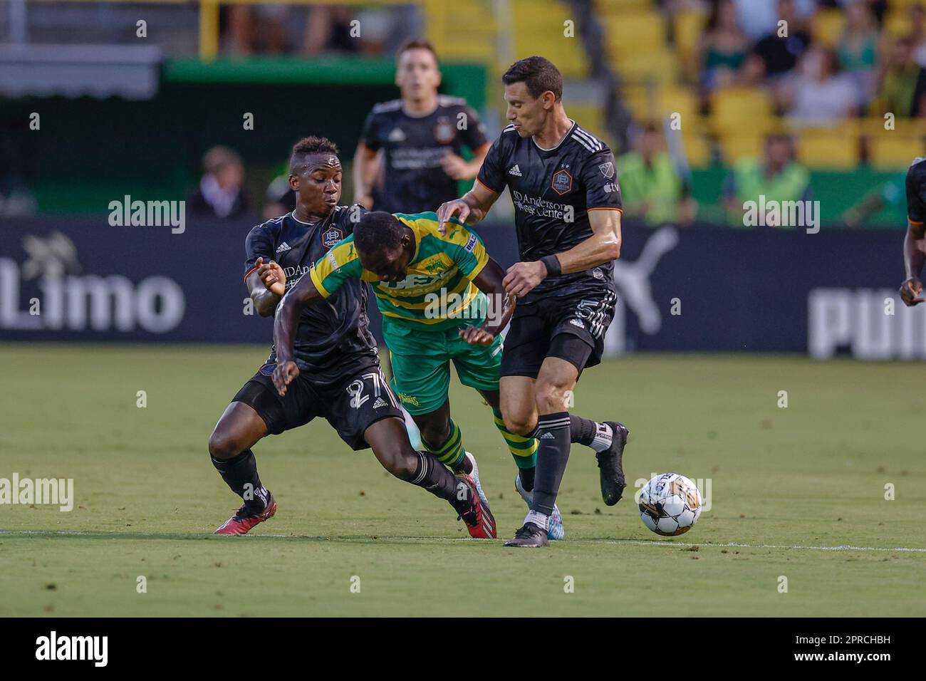 St. Petersburg, FL: Houston Dynamo defender Daniel Steres (5) and ...