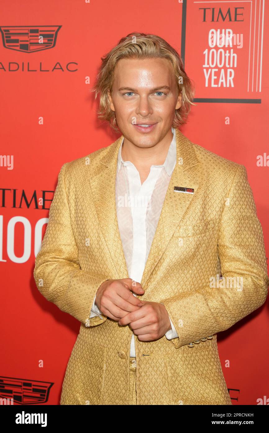 New York, USA. 26th Apr, 2023. Ronan Farrow on the red carpet during ...