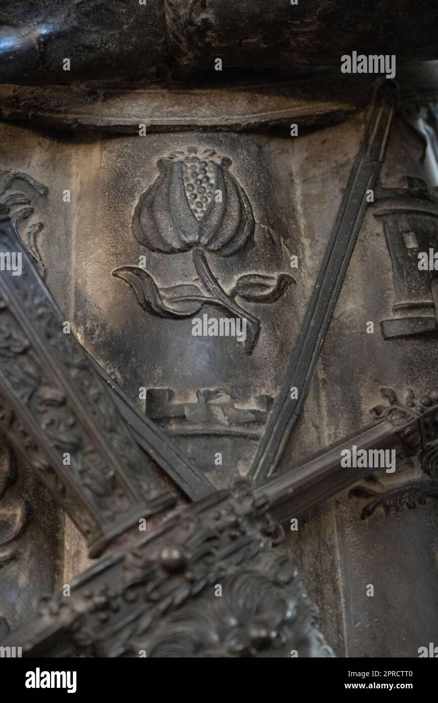 the pomegranate symbol on the bronze statue of the King of Aragon ...