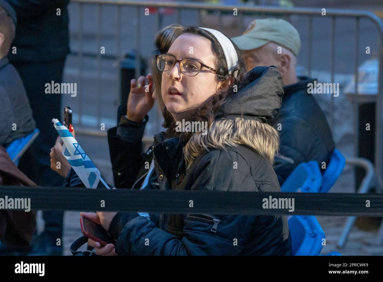 Israeli flag raising ceremony hi-res stock photography and images - Alamy