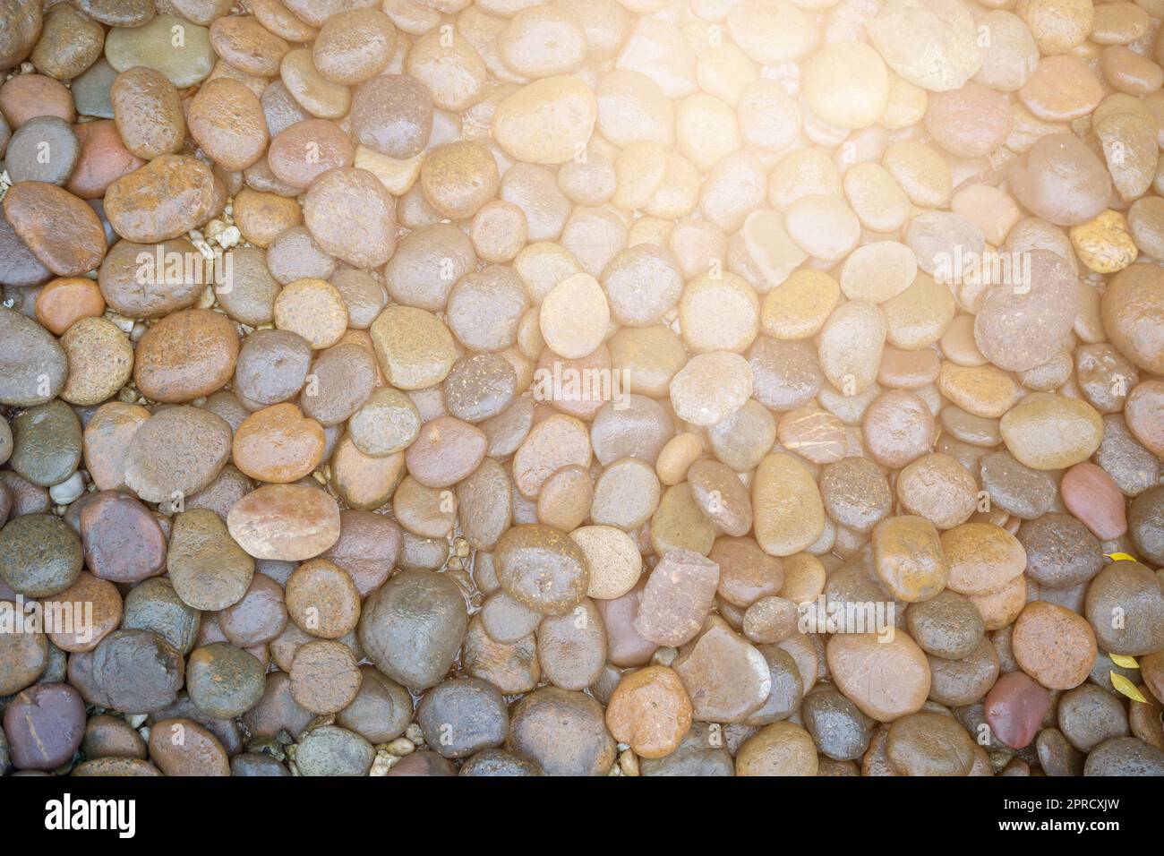 Wet rock river texture background Stock Photo - Alamy