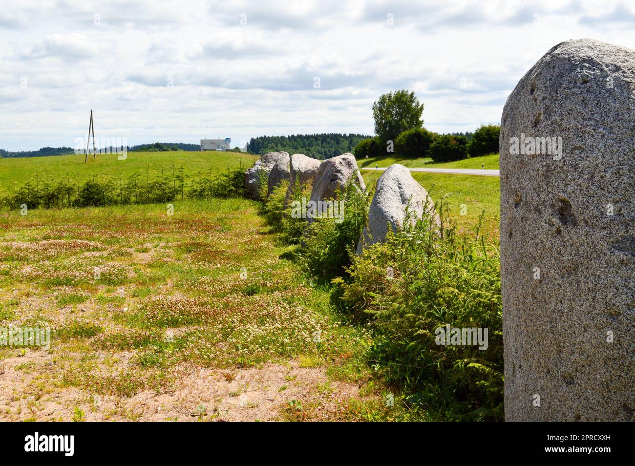 The texture of a large garden garden of stones of round stones standing ...