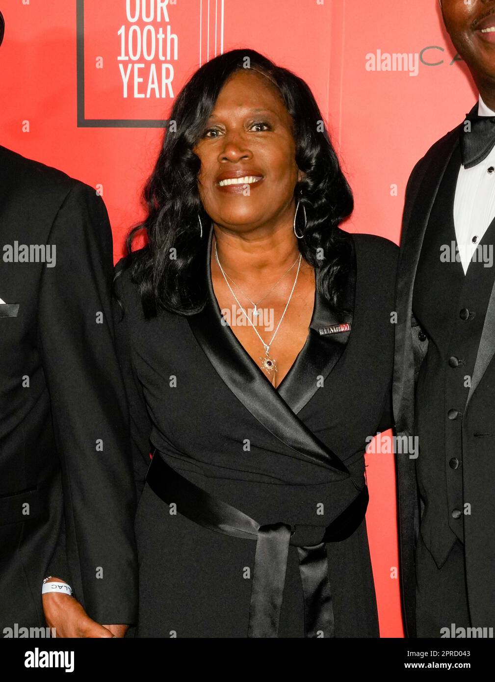 New York, USA. 26th Apr, 2023. RowVaughn Wells (C) mother of Tyre ...