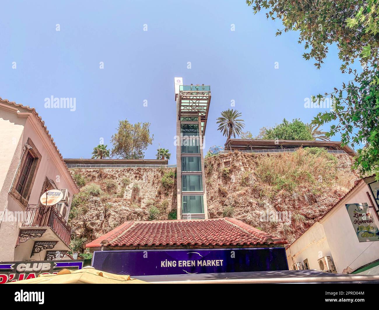 a tall building in a hot, tropical country. for tourists there is an ...