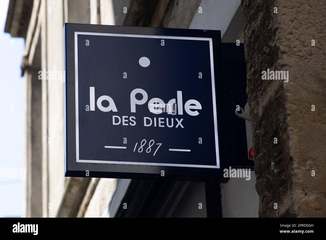 Bordeaux , Aquitaine France - 04 17 2023 : la perle des dieux brand ...