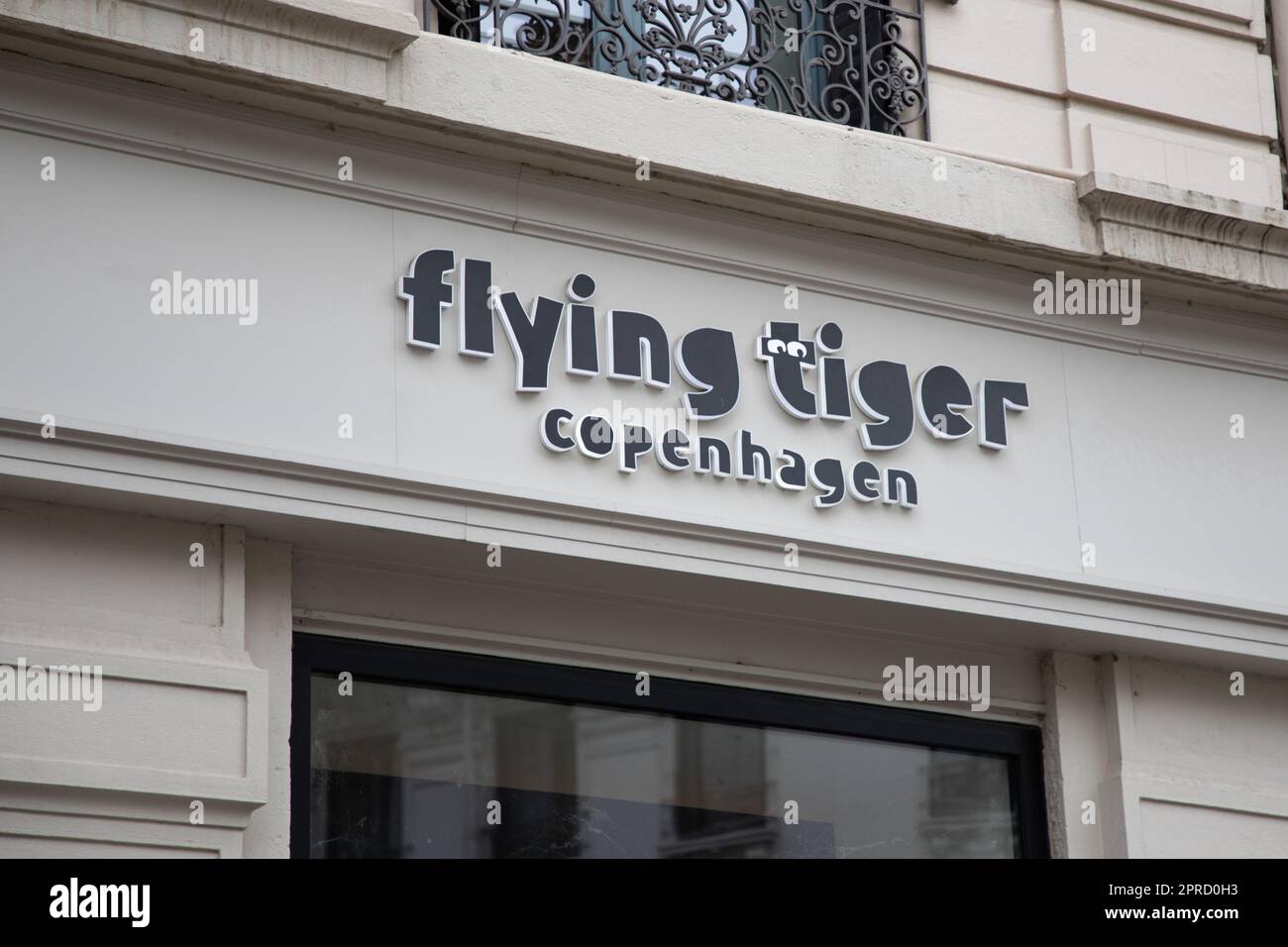 Flying tiger store sign hi-res stock photography and images - Alamy
