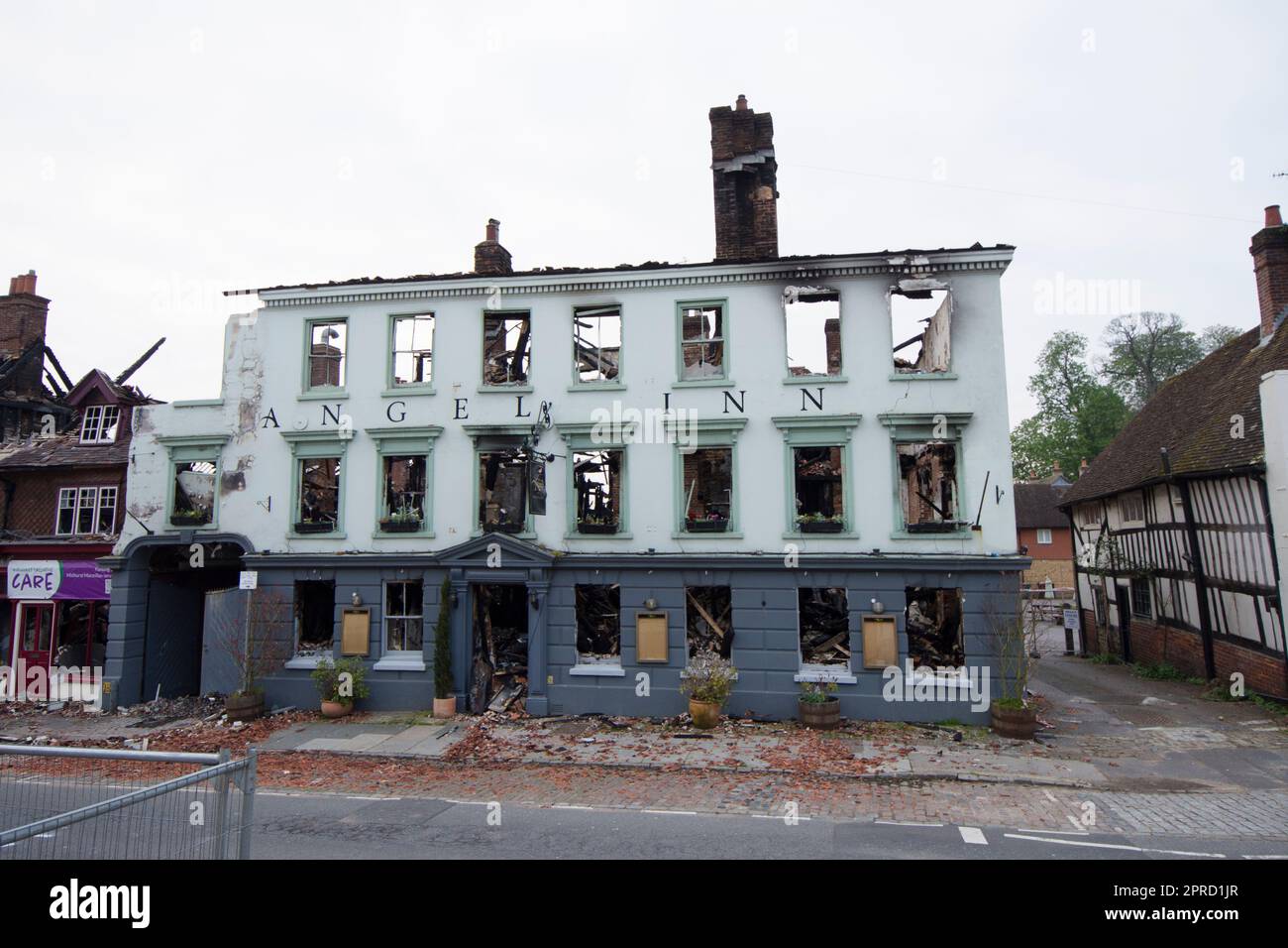 The Angel Hotel destroyed by fire leaving facade standing, Midhurst ...