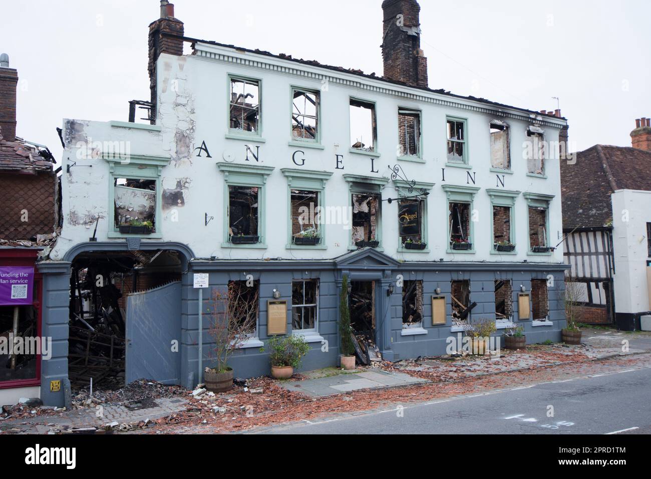 The Angel Hotel destroyed by fire leaving facade standing, Midhurst ...