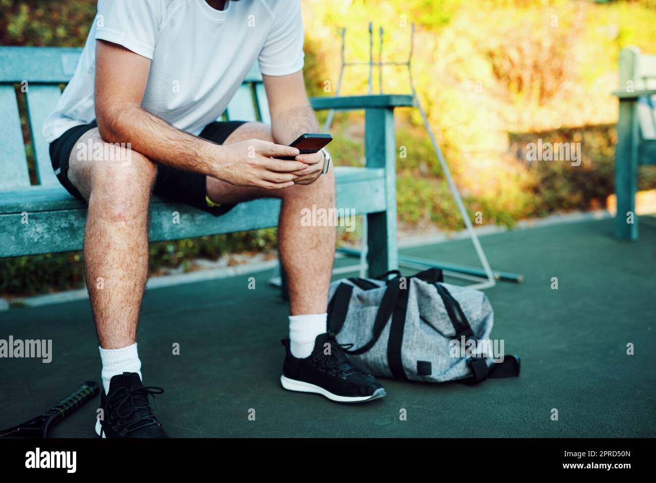 Tennis player alone on court hi-res stock photography and images - Alamy