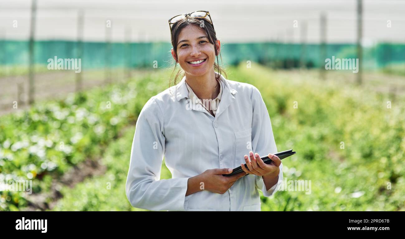Field scientist studying plants hi-res stock photography and images - Alamy